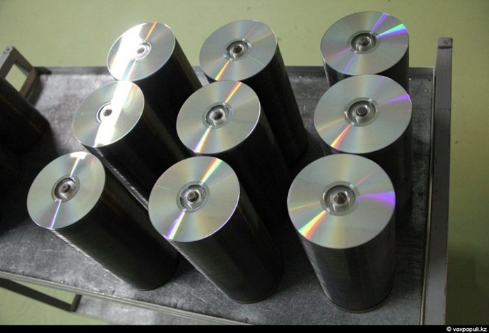 Inside a DVD Manufacturing Plant | Amusing Planet